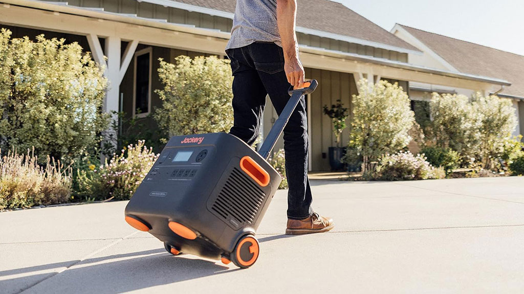 Jackery Solar Generator 2000 Plus Review | The Best Generators